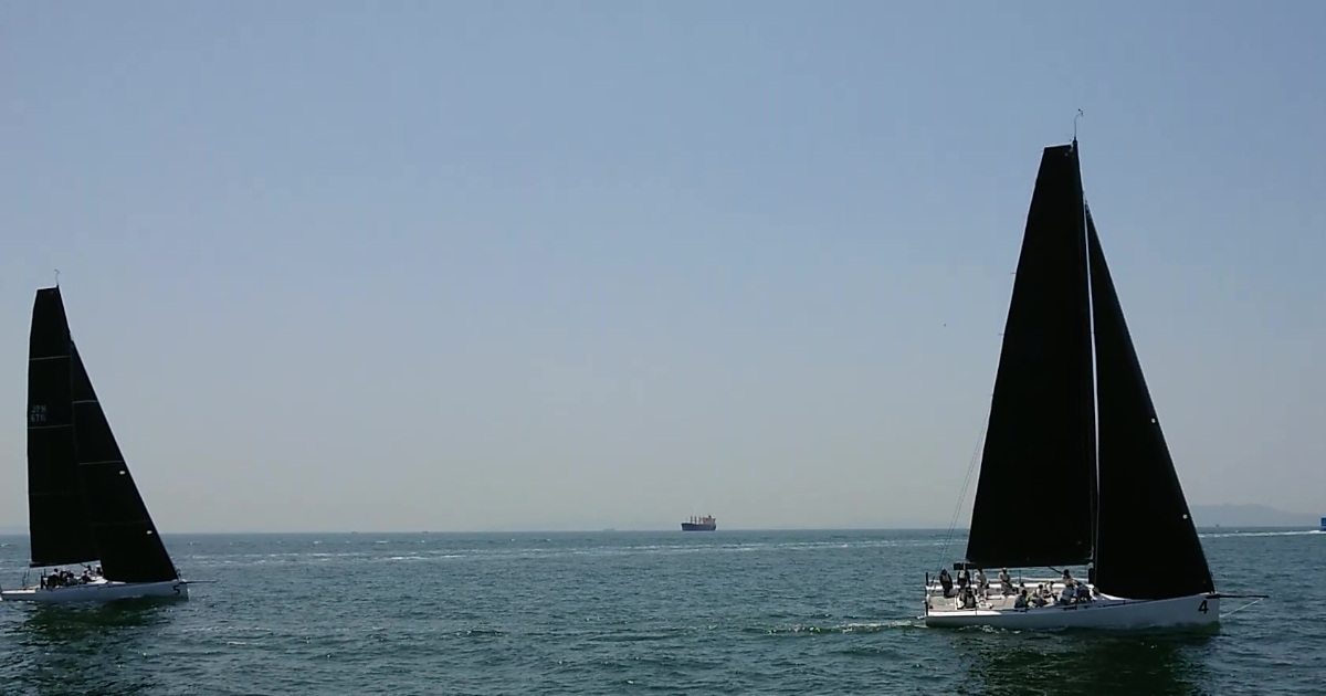 スクエア・トップ【Square Top Mainsail】 | Web版 ヨット／モーターボート用語集